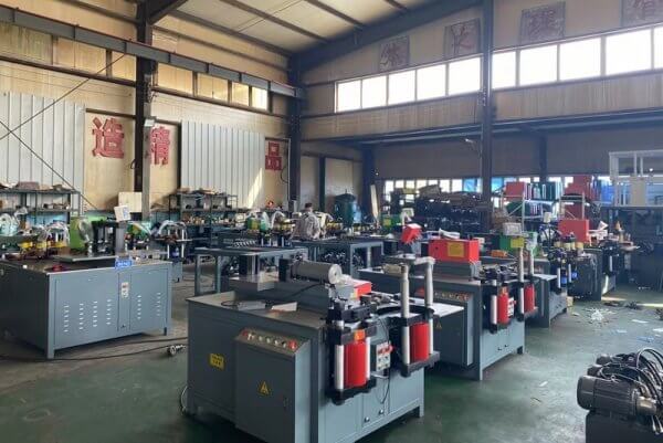 How to use copper busbar processing machine correctly